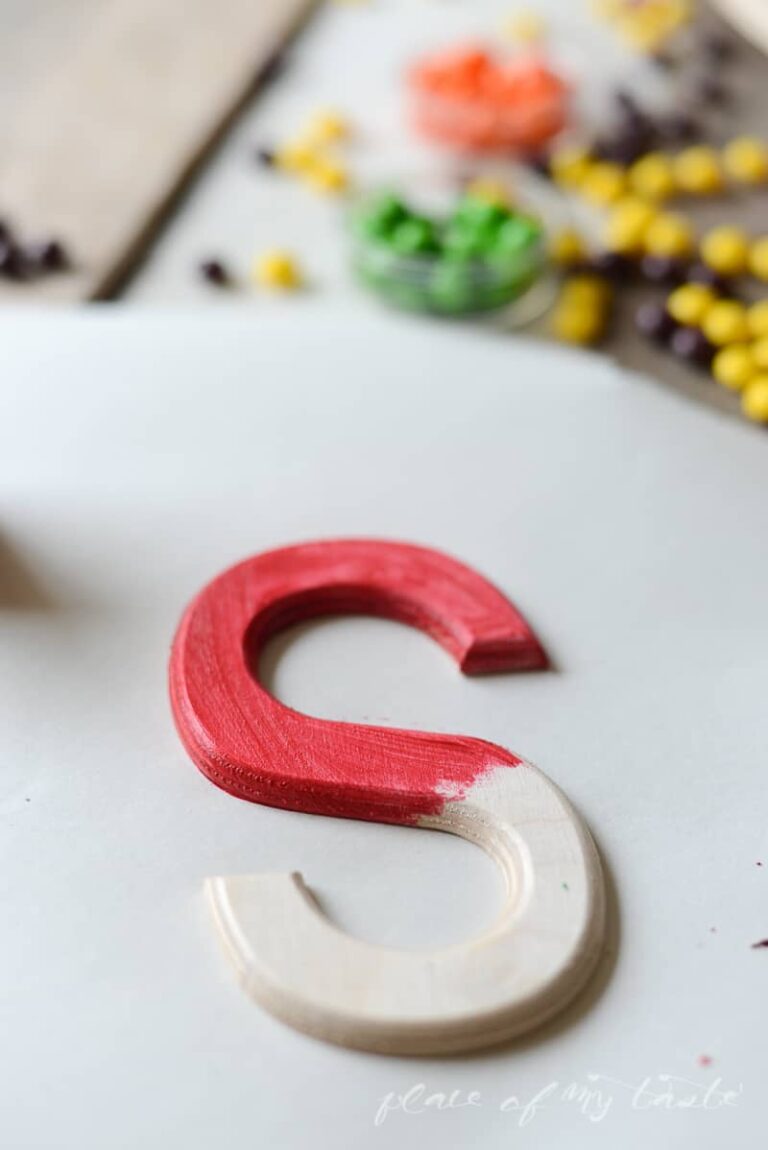 SPRING HANGING SIGN WITH SKITTLES - Place Of My Taste