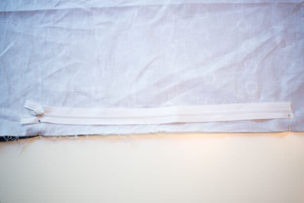 Easy DIY zippered pillow cover tutorial for begginers